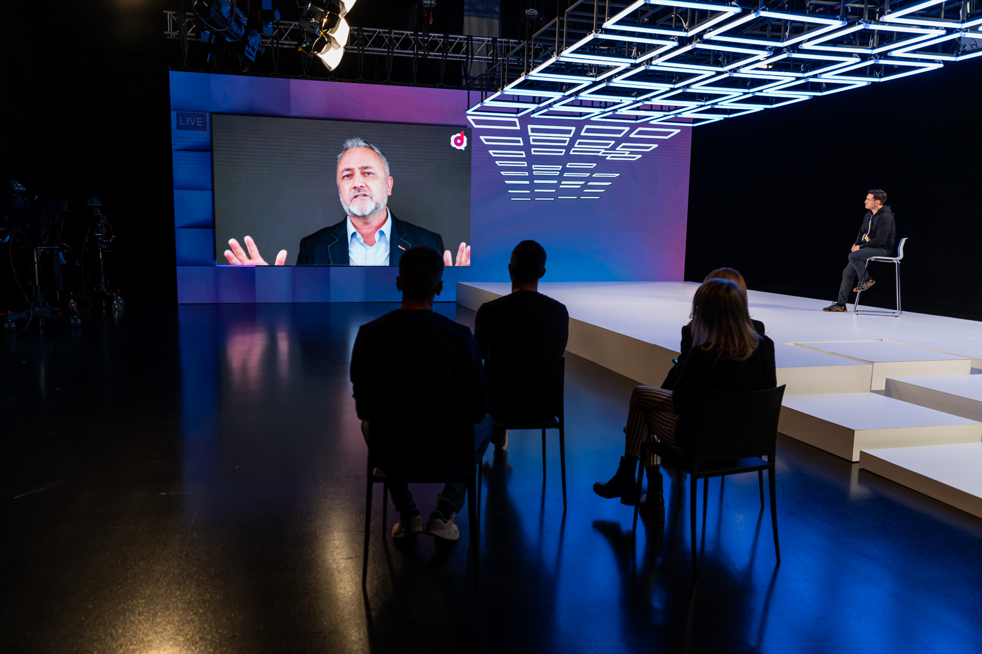 Warren Knight – ThinkDigitalFirst: „Am doi copii mici iar meseriile lor ...