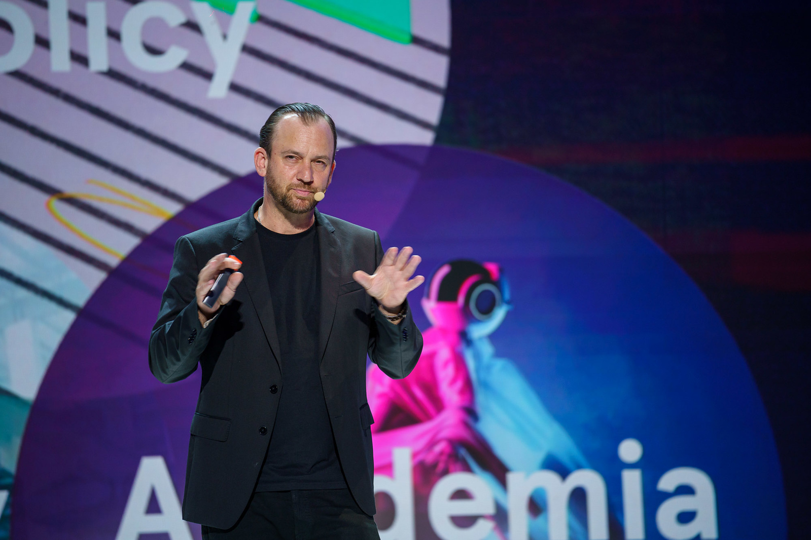 CUM POȚI TRANSFORMA O ȚARĂ, VIA TECH STARTUPS | Cu SIMON SCHAEFER ...